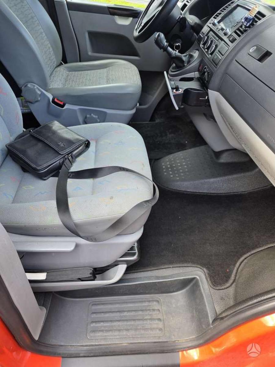 Orange Volkswagen Transporter 2013 in Kaunas, with an engine capacity of 2.00 L and mileage of 340 thousand km for 12705 €, photo 7 on AUTOMOTO.COM.LV