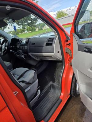 Orange Volkswagen Transporter 2013 in Kaunas, with an engine capacity of 2.00 L and mileage of 340 thousand km for 12705 €, photo 8 on AUTOMOTO.COM.LV