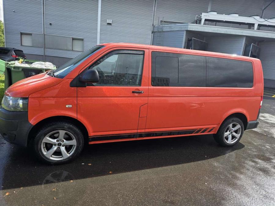 Orange Volkswagen Transporter 2013 in Kaunas, with an engine capacity of 2.00 L and mileage of 340 thousand km for 12705 €, photo 11 on AUTOMOTO.COM.LV