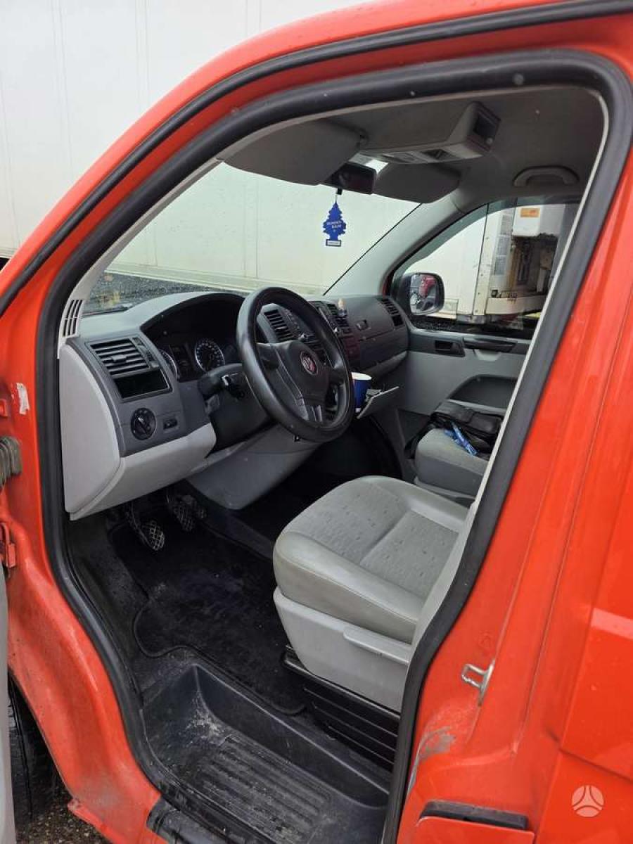 Orange Volkswagen Transporter 2013 in Kaunas, with an engine capacity of 2.00 L and mileage of 340 thousand km for 12705 €, photo 13 on AUTOMOTO.COM.LV
