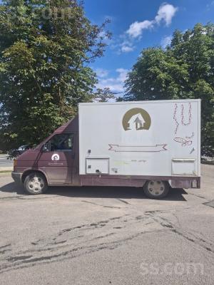 Sarkans Volkswagen Transporter 1993 Bauska, ar dzinēja tilpumu 2.50 L un nobraukumu 366 tūkst. km par 6000 €, foto 1 vietnē AUTOMOTO.COM.LV