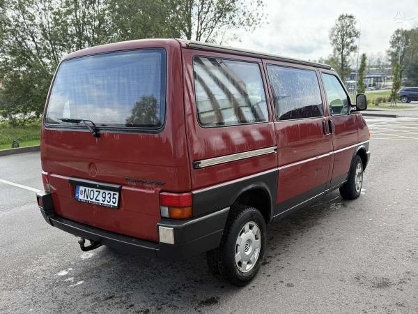 Фольксваген Transporter 1993 в Вильнюс на AUTOMOTO.COM.LV Красный Фольксваген Transporter 1993 в Вильнюс, объемом двигателя 2.37 л и пробегом 320 тыс. км за 1900 €, фото 4 на AUTOMOTO.COM.LV