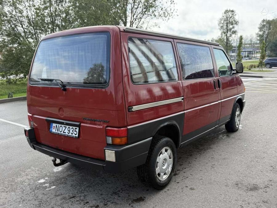 Sarkans Volkswagen Transporter 1993 Viļņa, ar dzinēja tilpumu 2.37 L un nobraukumu 320 tūkst. km par 1900 €, foto 4 vietnē AUTOMOTO.COM.LV