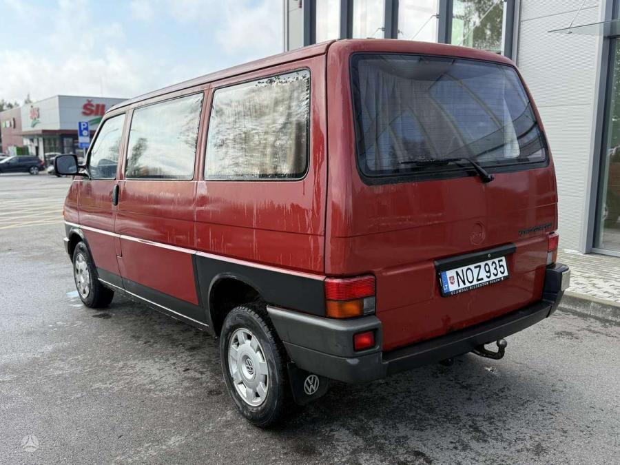 Sarkans Volkswagen Transporter 1993 Viļņa, ar dzinēja tilpumu 2.37 L un nobraukumu 320 tūkst. km par 1900 €, foto 5 vietnē AUTOMOTO.COM.LV