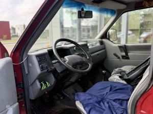 Sarkans Volkswagen Transporter 1993 Viļņa, ar dzinēja tilpumu 2.37 L un nobraukumu 320 tūkst. km par 1900 €, foto 8 vietnē AUTOMOTO.COM.LV