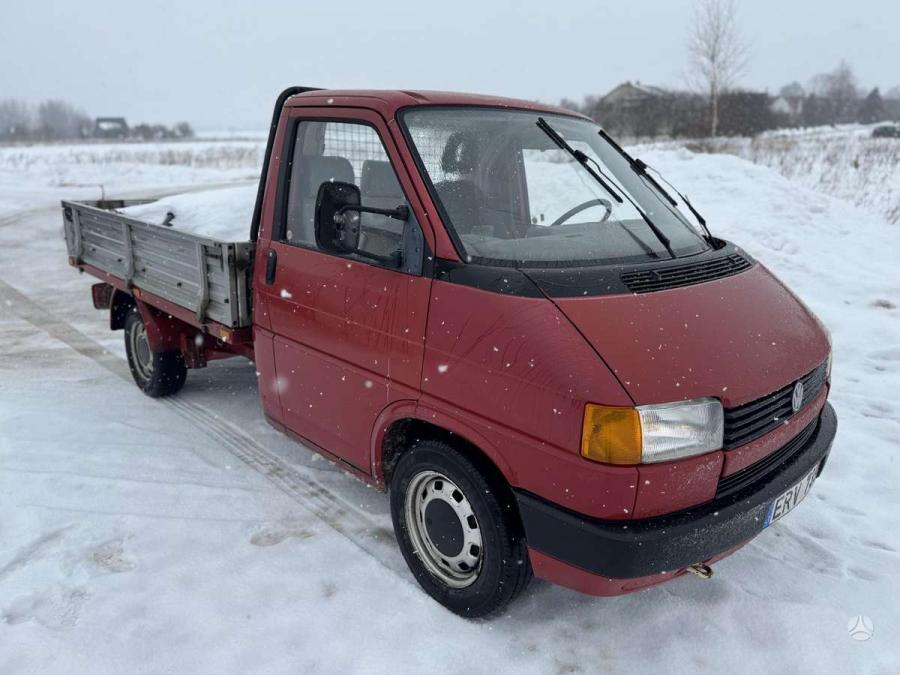 Sarkans Volkswagen Transporter 1994 Viļņa, ar dzinēja tilpumu 2.00 L un nobraukumu 240 tūkst. km par 2500 €, foto 1 vietnē AUTOMOTO.COM.LV