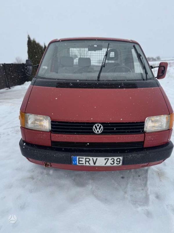 Red Volkswagen Transporter 1994 in Vilnius, with an engine capacity of 2.00 L and mileage of 240 thousand km for 2500 €, photo 4 on AUTOMOTO.COM.LV