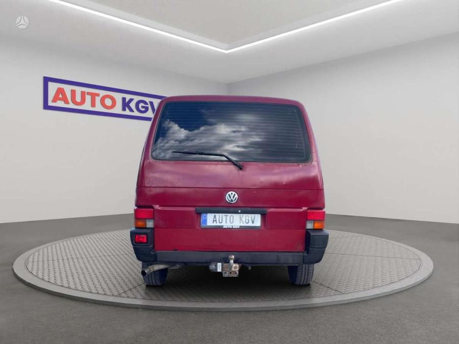 Red Volkswagen Transporter 1996 in Vilnius, with an engine capacity of 2.40 L and mileage of 391 thousand km for 2999 €, photo 5 on AUTOMOTO.COM.LV