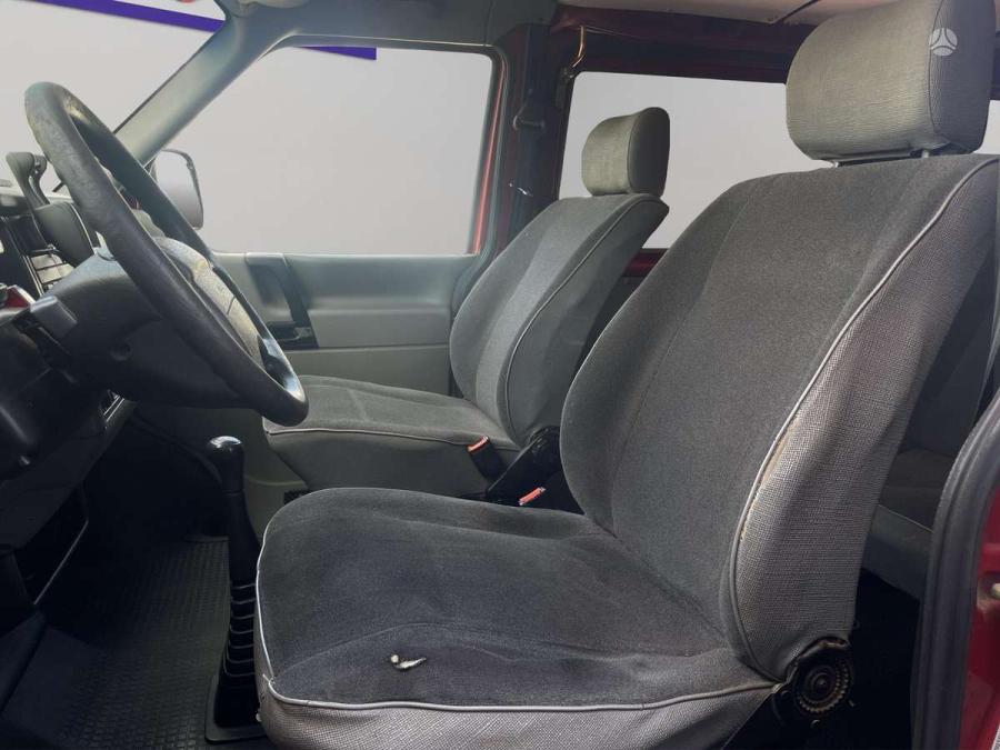 Red Volkswagen Transporter 1996 in Vilnius, with an engine capacity of 2.40 L and mileage of 391 thousand km for 2999 €, photo 14 on AUTOMOTO.COM.LV