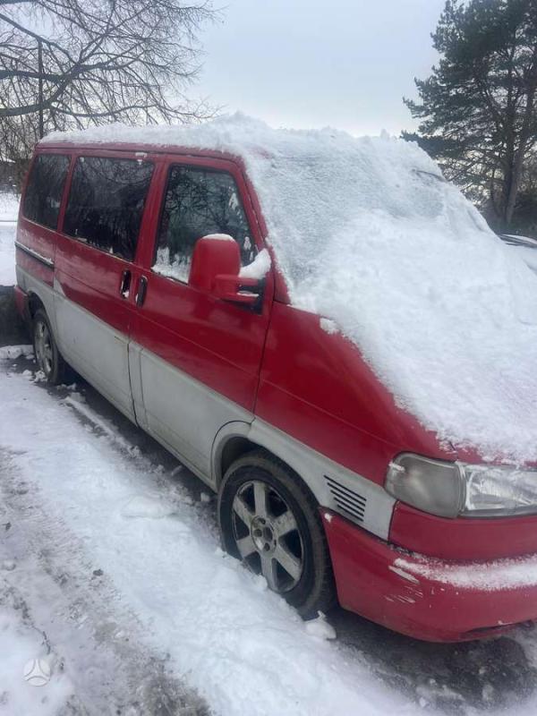 Red Volkswagen Transporter 1997 in Kaunas, with an engine capacity of 2.50 L and mileage of 560 thousand km for 1000 €, photo 1 on AUTOMOTO.COM.LV