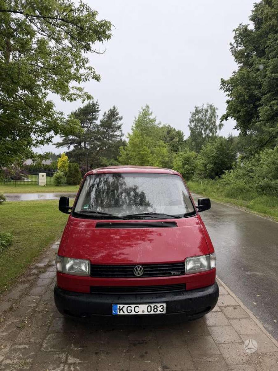 Red Volkswagen Transporter 1997 in Vilnius, with an engine capacity of 2.50 L and mileage of 460 thousand km for 2600 €, photo 3 on AUTOMOTO.COM.LV