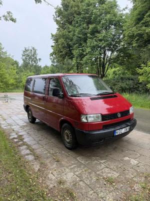Red Volkswagen Transporter 1997 in Vilnius, with an engine capacity of 2.50 L and mileage of 460 thousand km for 2600 €, photo 4 on AUTOMOTO.COM.LV