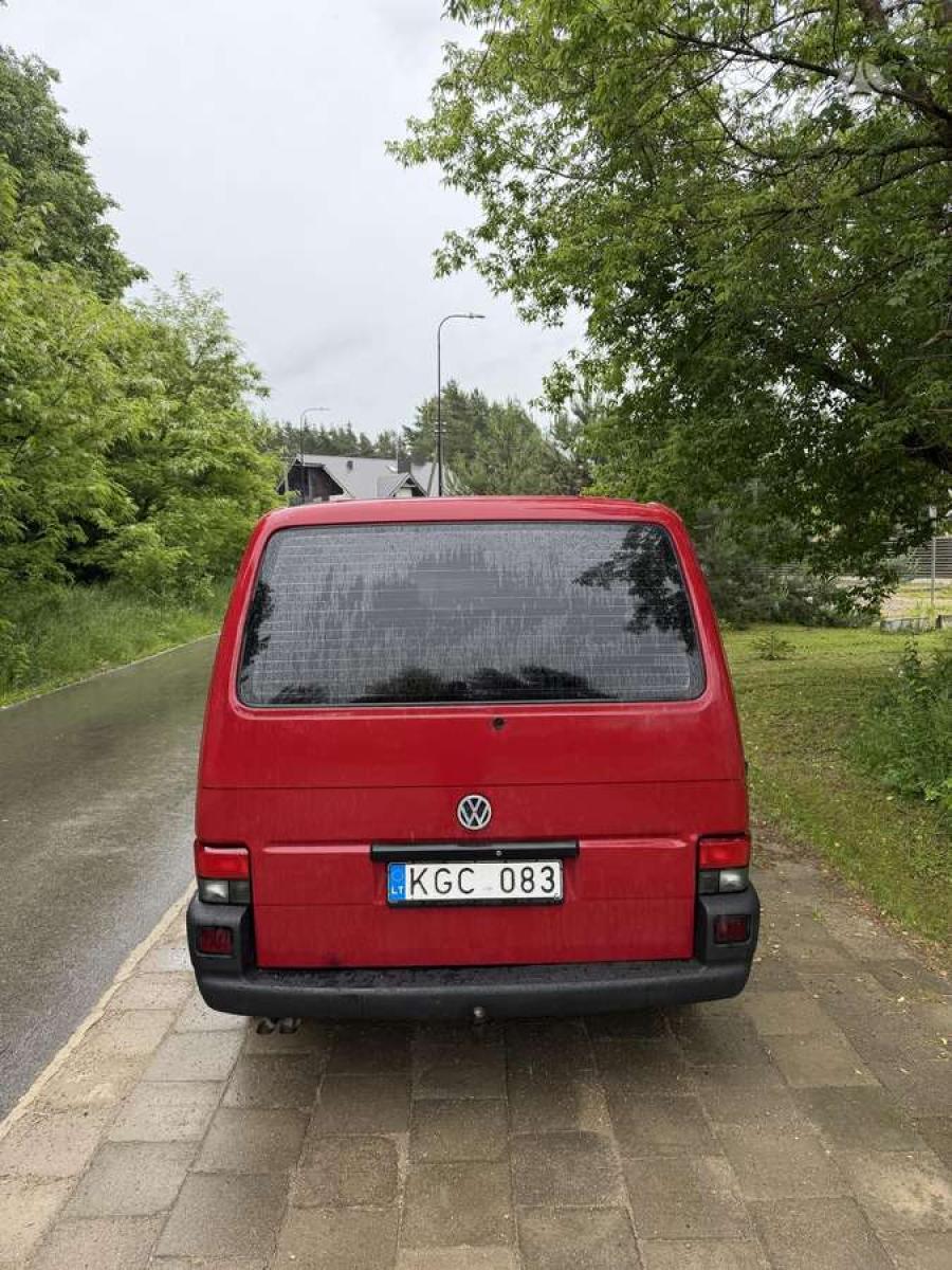 Red Volkswagen Transporter 1997 in Vilnius, with an engine capacity of 2.50 L and mileage of 460 thousand km for 2600 €, photo 6 on AUTOMOTO.COM.LV