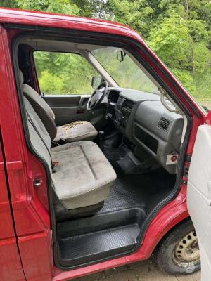 Red Volkswagen Transporter 1997 in Vilnius, with an engine capacity of 2.50 L and mileage of 460 thousand km for 2600 €, photo 7 on AUTOMOTO.COM.LV