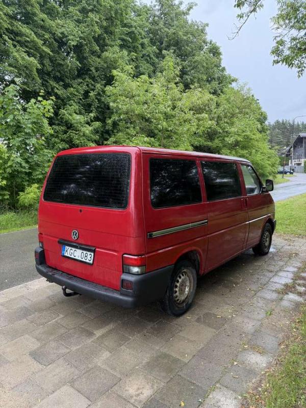 Red Volkswagen Transporter 1997 in Vilnius, with an engine capacity of 2.50 L and mileage of 460 thousand km for 2600 €, photo 7 on AUTOMOTO.COM.LV
