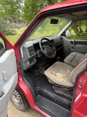 Red Volkswagen Transporter 1997 in Vilnius, with an engine capacity of 2.50 L and mileage of 460 thousand km for 2600 €, photo 10 on AUTOMOTO.COM.LV