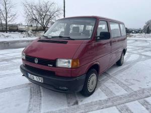 Sarkans Volkswagen Transporter 1998 Viļņa, ar dzinēja tilpumu 2.50 L un nobraukumu 361 tūkst. km par 3650 €, foto  vietnē AUTOMOTO.COM.LV