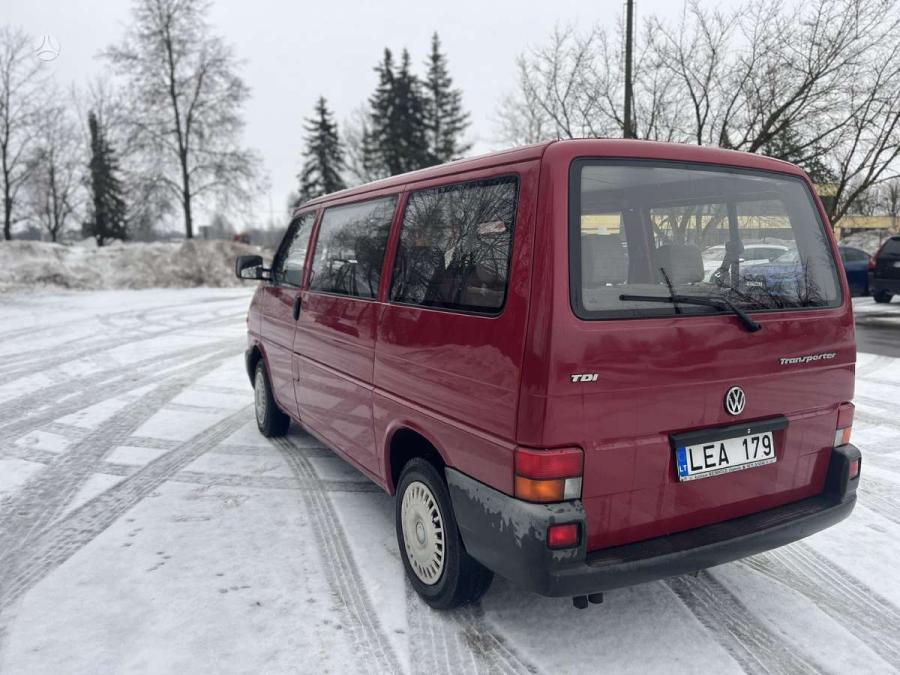 Sarkans Volkswagen Transporter 1998 Viļņa, ar dzinēja tilpumu 2.50 L un nobraukumu 361 tūkst. km par 3650 €, foto 5 vietnē AUTOMOTO.COM.LV