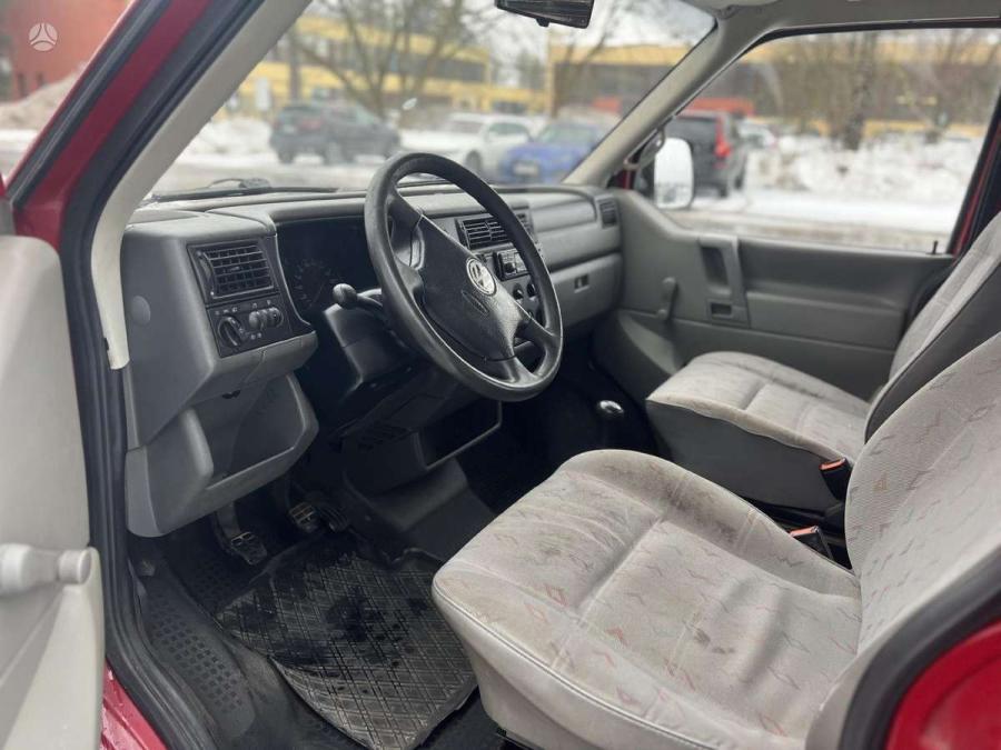 Sarkans Volkswagen Transporter 1998 Viļņa, ar dzinēja tilpumu 2.50 L un nobraukumu 361 tūkst. km par 3650 €, foto 6 vietnē AUTOMOTO.COM.LV