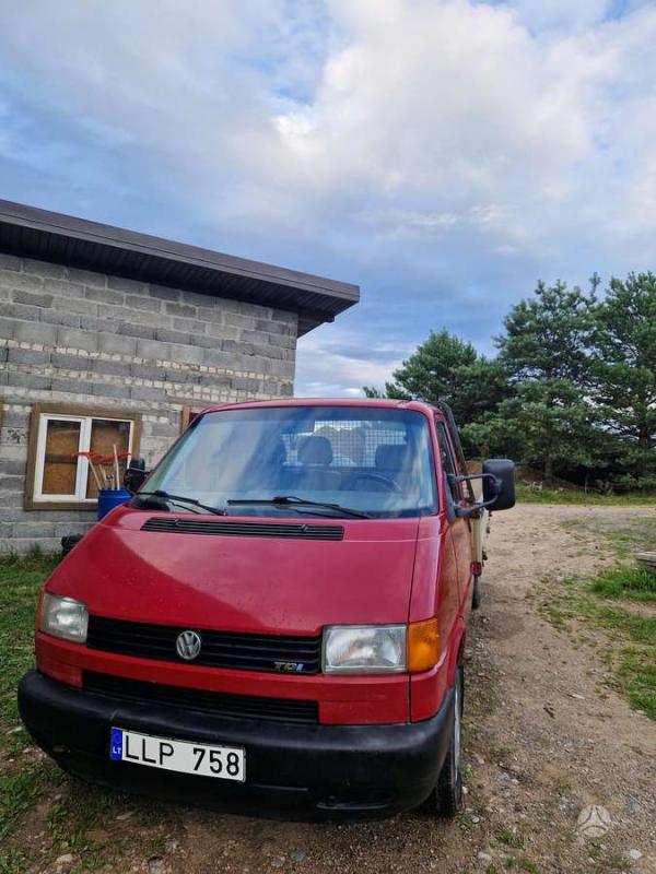 Sarkans Volkswagen Transporter 1999 Viļņa, ar dzinēja tilpumu 2.50 L un nobraukumu 447 tūkst. km par 2900 €, foto 1 vietnē AUTOMOTO.COM.LV