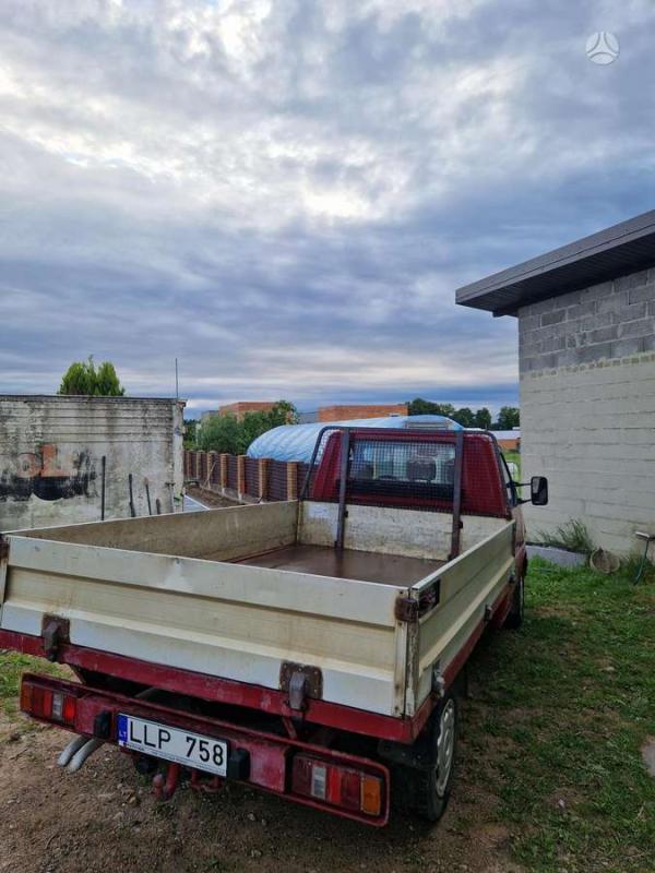 Sarkans Volkswagen Transporter 1999 Viļņa, ar dzinēja tilpumu 2.50 L un nobraukumu 447 tūkst. km par 2900 €, foto 3 vietnē AUTOMOTO.COM.LV