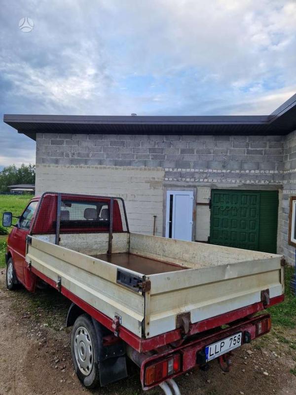 Sarkans Volkswagen Transporter 1999 Viļņa, ar dzinēja tilpumu 2.50 L un nobraukumu 447 tūkst. km par 2900 €, foto 4 vietnē AUTOMOTO.COM.LV