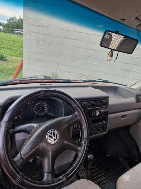 Sarkans Volkswagen Transporter 1999 Viļņa, ar dzinēja tilpumu 2.50 L un nobraukumu 447 tūkst. km par 2900 €, foto 7 vietnē AUTOMOTO.COM.LV