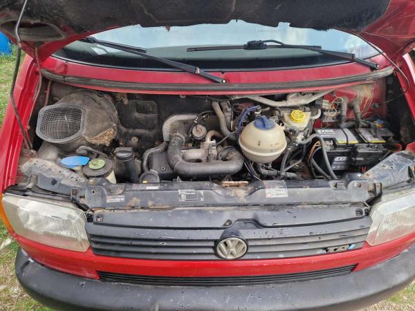 Sarkans Volkswagen Transporter 1999 Viļņa, ar dzinēja tilpumu 2.50 L un nobraukumu 447 tūkst. km par 2900 €, foto 8 vietnē AUTOMOTO.COM.LV