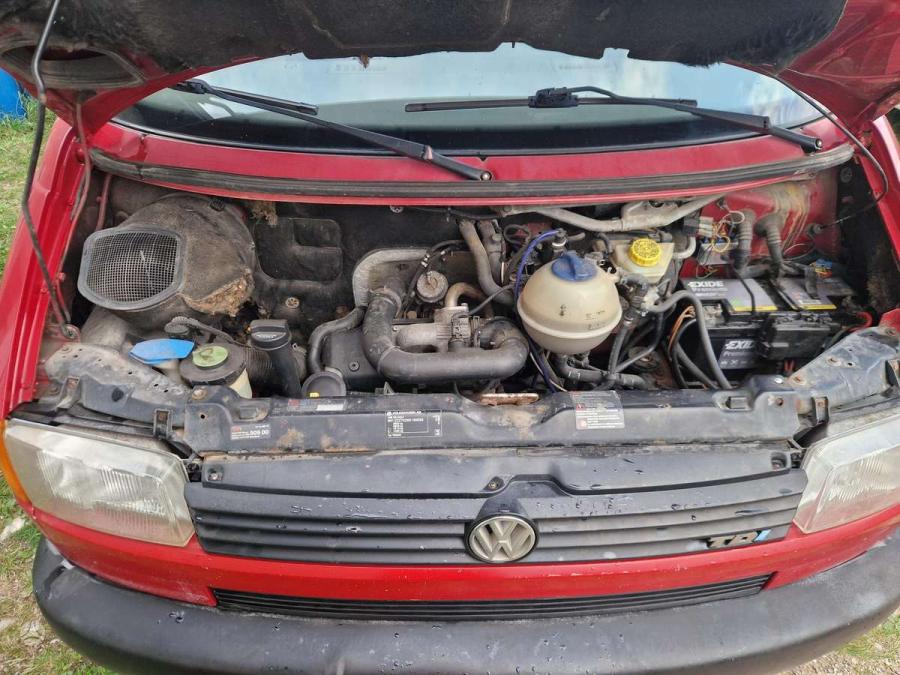 Sarkans Volkswagen Transporter 1999 Viļņa, ar dzinēja tilpumu 2.50 L un nobraukumu 447 tūkst. km par 2900 €, foto 9 vietnē AUTOMOTO.COM.LV