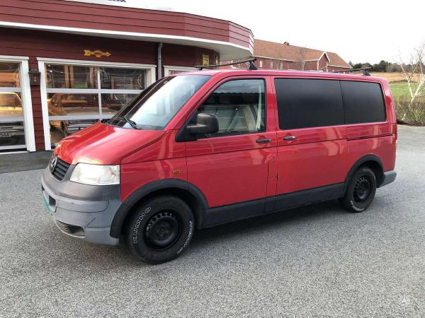 Red Volkswagen Transporter 2003 in Raseiniai, with an engine capacity of 2.50 L and mileage of 338 thousand km for 2880 €, photo 1 on AUTOMOTO.COM.LV