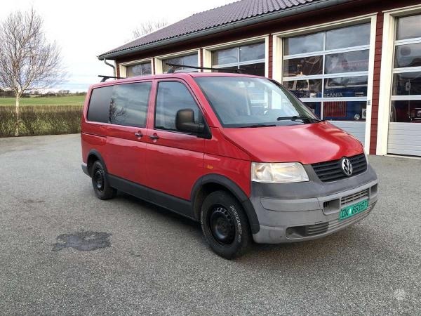 Red Volkswagen Transporter 2003 in Raseiniai, with an engine capacity of 2.50 L and mileage of 338 thousand km for 2880 €, photo 4 on AUTOMOTO.COM.LV