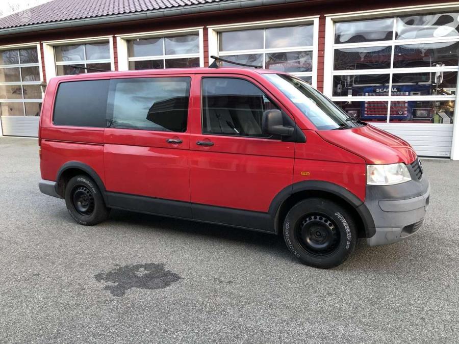 Sarkans Volkswagen Transporter 2003 Raseiniai, ar dzinēja tilpumu 2.50 L un nobraukumu 338 tūkst. km par 2880 €, foto 5 vietnē AUTOMOTO.COM.LV