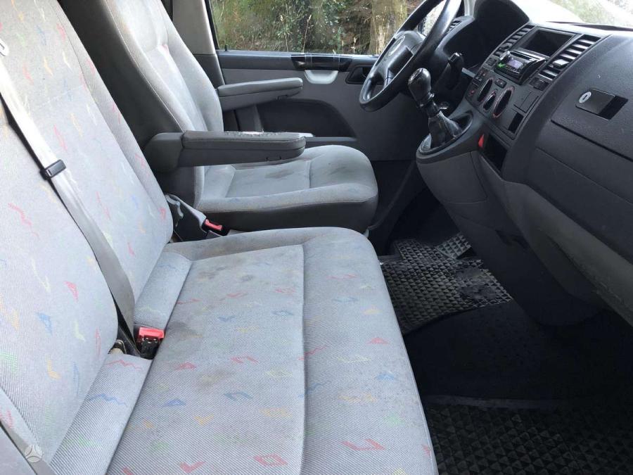 Sarkans Volkswagen Transporter 2003 Raseiniai, ar dzinēja tilpumu 2.50 L un nobraukumu 338 tūkst. km par 2880 €, foto 28 vietnē AUTOMOTO.COM.LV