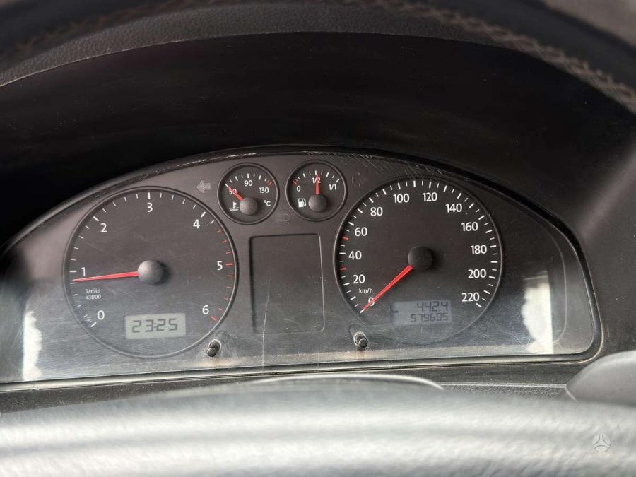 Sarkans Volkswagen Transporter 2003 Viļņa, ar dzinēja tilpumu 1.90 L un nobraukumu 579 tūkst. km par 2200 €, foto 14 vietnē AUTOMOTO.COM.LV