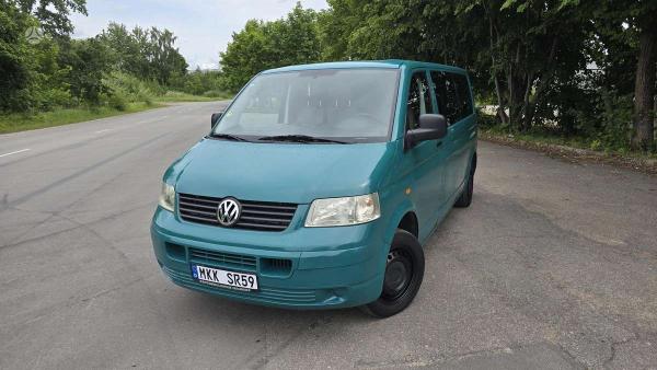 Red Volkswagen Transporter 2004 in Siauliai, with an engine capacity of 1.90 L and mileage of 177 thousand km for 5900 €, photo 1 on AUTOMOTO.COM.LV