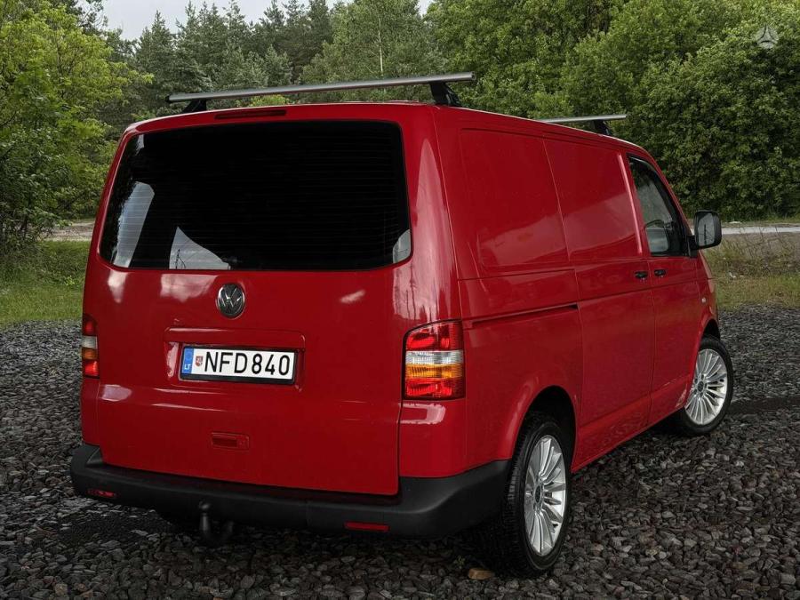 Sarkans Volkswagen Transporter 2004 Viļņa, ar dzinēja tilpumu 1.90 L un nobraukumu 298 tūkst. km par 2999 €, foto 3 vietnē AUTOMOTO.COM.LV
