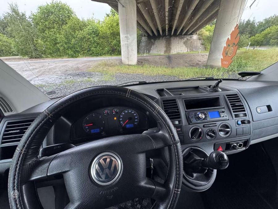 Sarkans Volkswagen Transporter 2004 Viļņa, ar dzinēja tilpumu 1.90 L un nobraukumu 298 tūkst. km par 2999 €, foto 8 vietnē AUTOMOTO.COM.LV