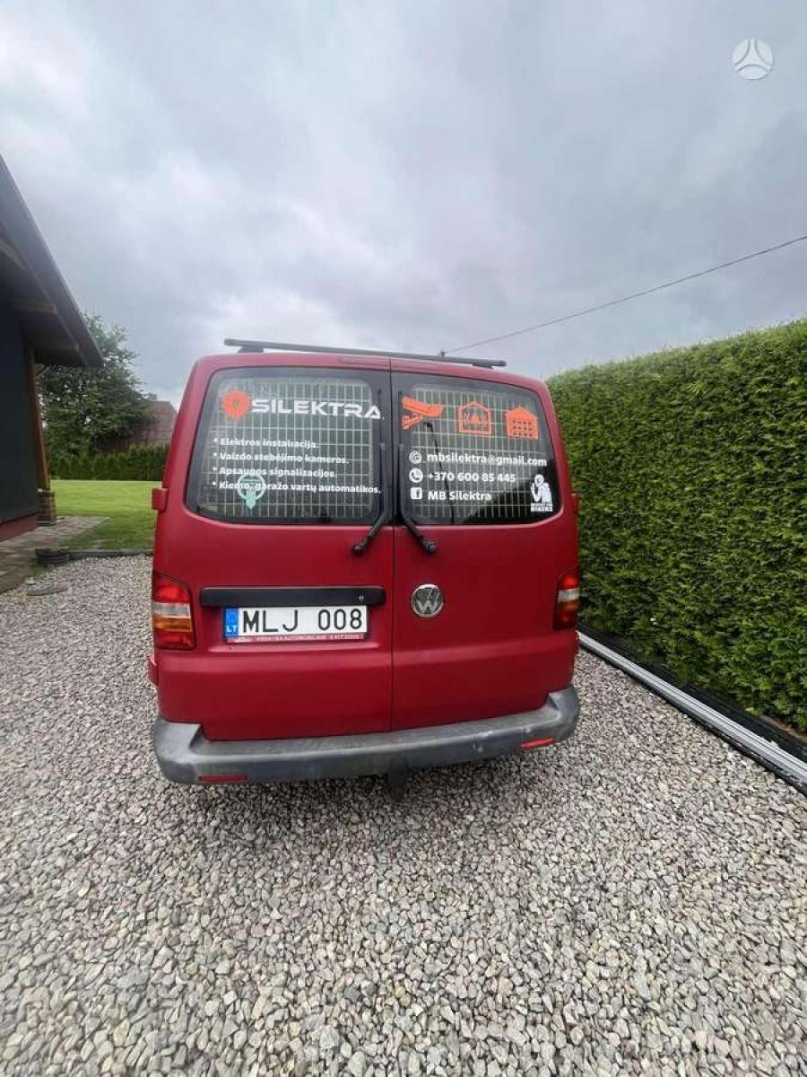 Red Volkswagen Transporter 2004 in Rokiskis, with an engine capacity of 1.90 L and mileage of 315 thousand km for 2990 €, photo 3 on AUTOMOTO.COM.LV