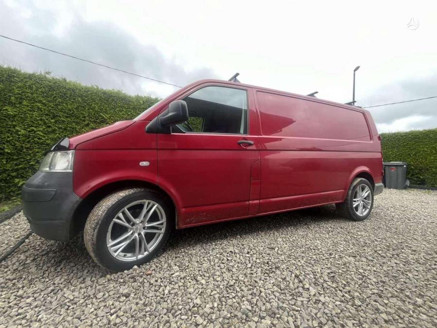 Red Volkswagen Transporter 2004 in Rokiskis, with an engine capacity of 1.90 L and mileage of 315 thousand km for 2990 €, photo 4 on AUTOMOTO.COM.LV