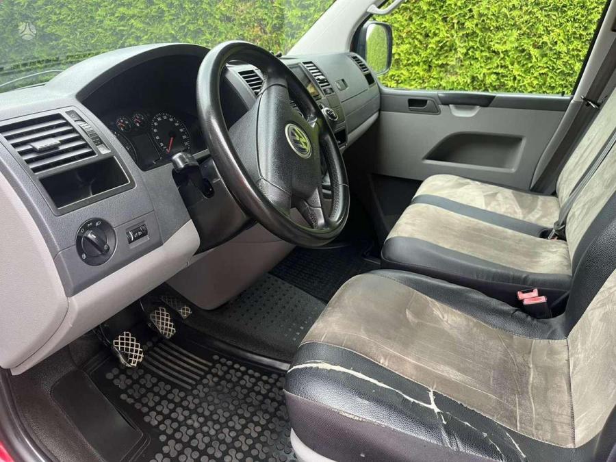 Red Volkswagen Transporter 2004 in Rokiskis, with an engine capacity of 1.90 L and mileage of 315 thousand km for 2990 €, photo 5 on AUTOMOTO.COM.LV