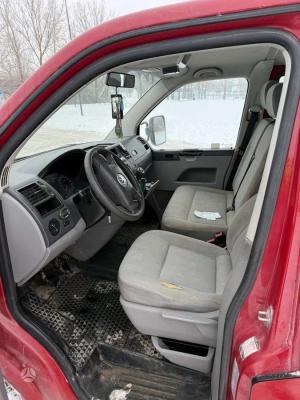 Sarkans Volkswagen Transporter 2005 Šauļi, ar dzinēja tilpumu 2.50 L un nobraukumu 387 tūkst. km par 7250 €, foto  vietnē AUTOMOTO.COM.LV