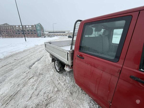 Sarkans Volkswagen Transporter 2005 Šauļi, ar dzinēja tilpumu 2.50 L un nobraukumu 387 tūkst. km par 7250 €, foto 5 vietnē AUTOMOTO.COM.LV