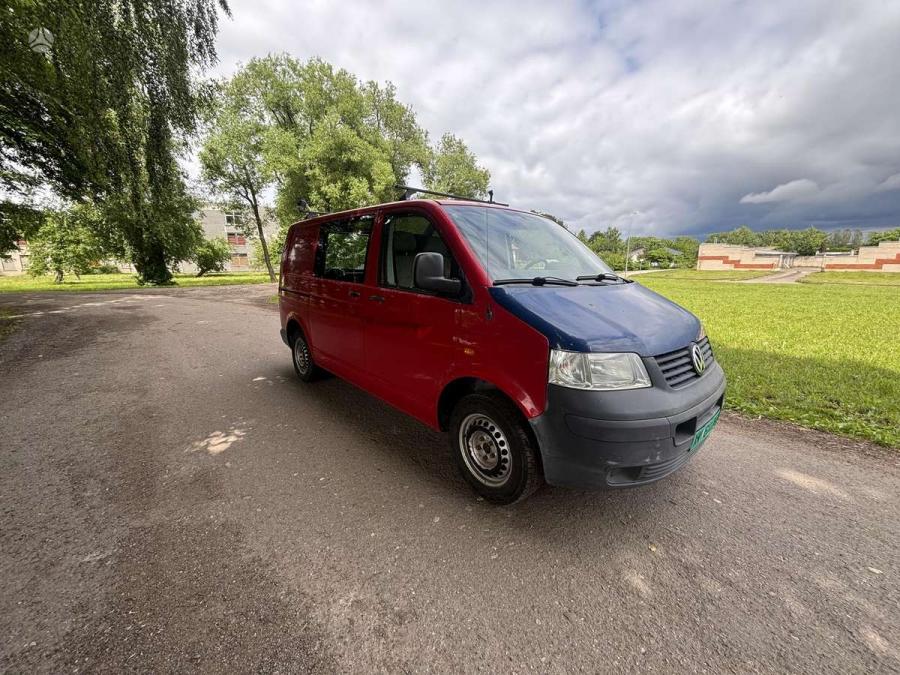 Sarkans Volkswagen Transporter 2006 Panevēža, ar dzinēja tilpumu 2.57 L un nobraukumu 170 tūkst. km par 4290 €, foto 1 vietnē AUTOMOTO.COM.LV
