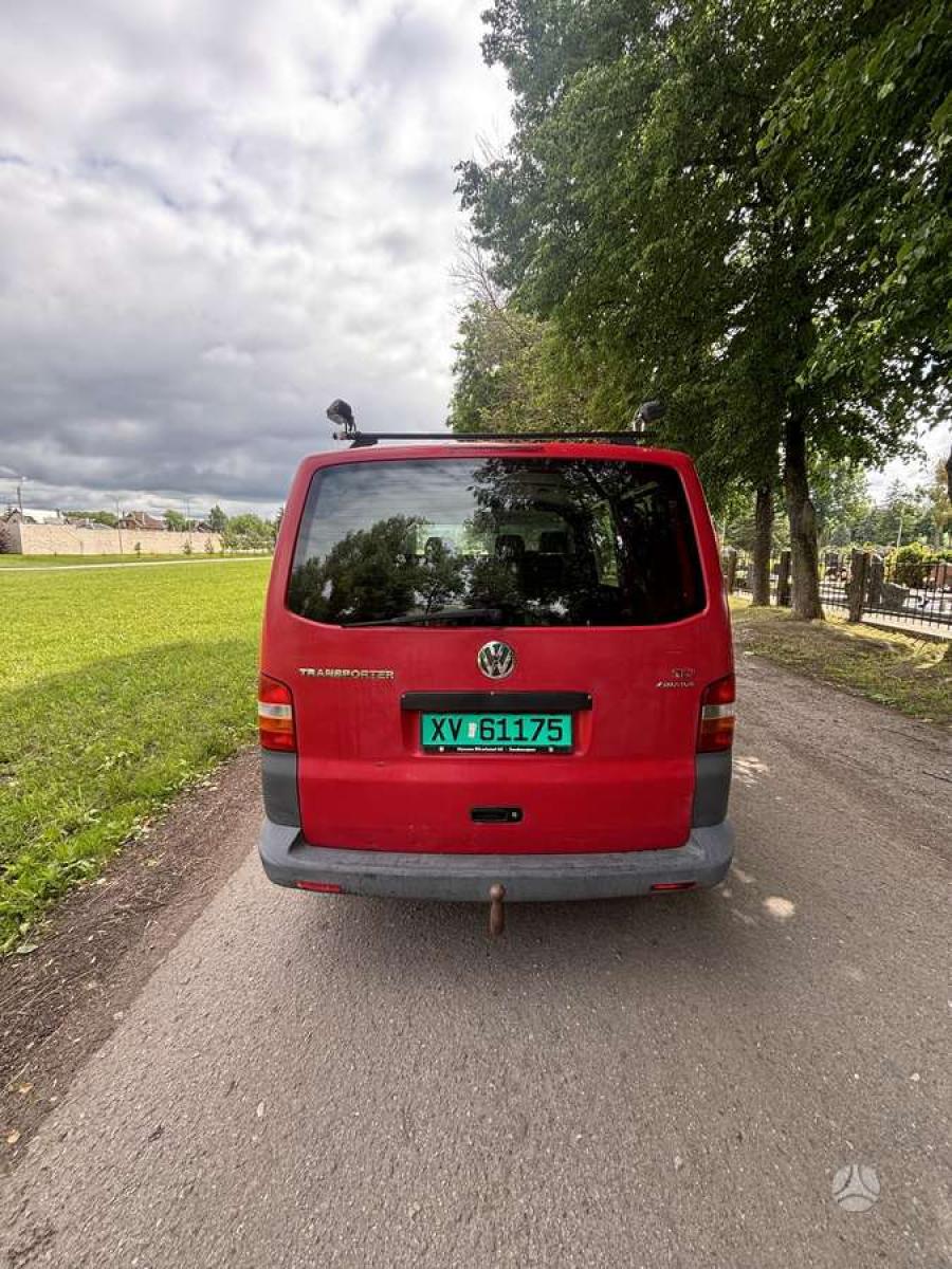 Sarkans Volkswagen Transporter 2006 Panevēža, ar dzinēja tilpumu 2.57 L un nobraukumu 170 tūkst. km par 4290 €, foto 6 vietnē AUTOMOTO.COM.LV