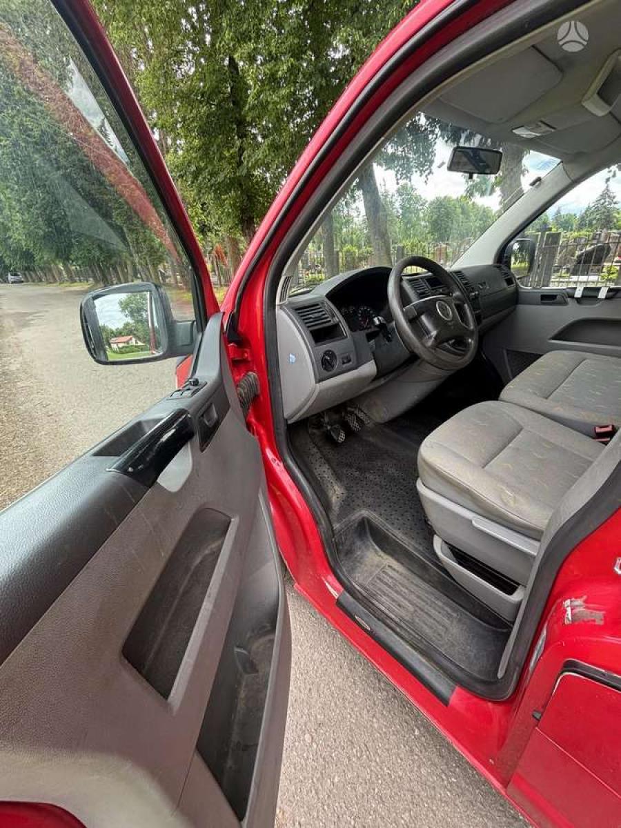 Sarkans Volkswagen Transporter 2006 Panevēža, ar dzinēja tilpumu 2.57 L un nobraukumu 170 tūkst. km par 4290 €, foto 12 vietnē AUTOMOTO.COM.LV