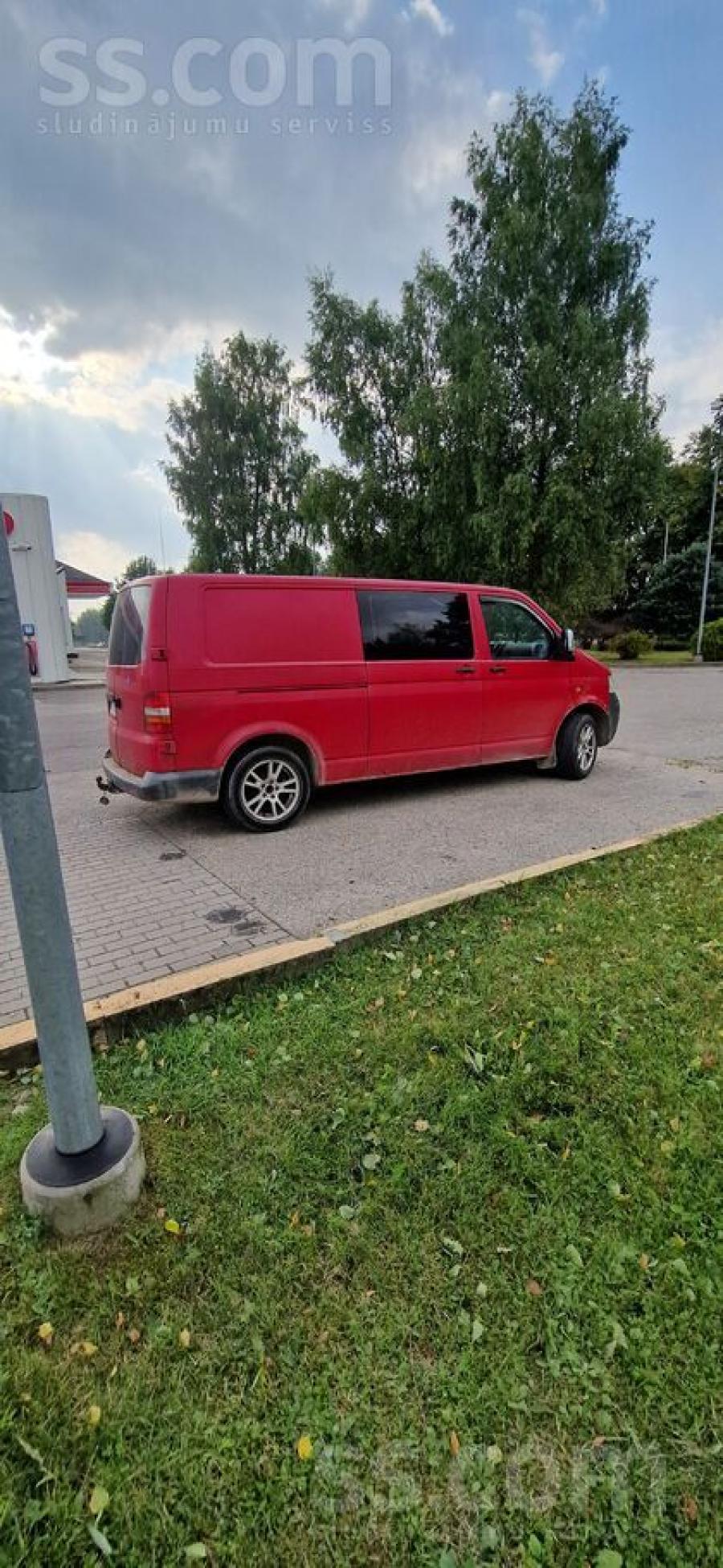 Red Volkswagen Transporter 2006 in Riga, with an engine capacity of 1.90 L and mileage of 425 thousand km for 3200 €, photo 5 on AUTOMOTO.COM.LV