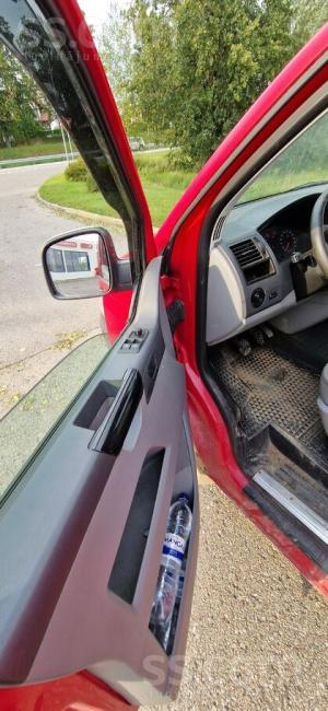 Red Volkswagen Transporter 2006 in Riga, with an engine capacity of 1.90 L and mileage of 425 thousand km for 3200 €, photo 6 on AUTOMOTO.COM.LV