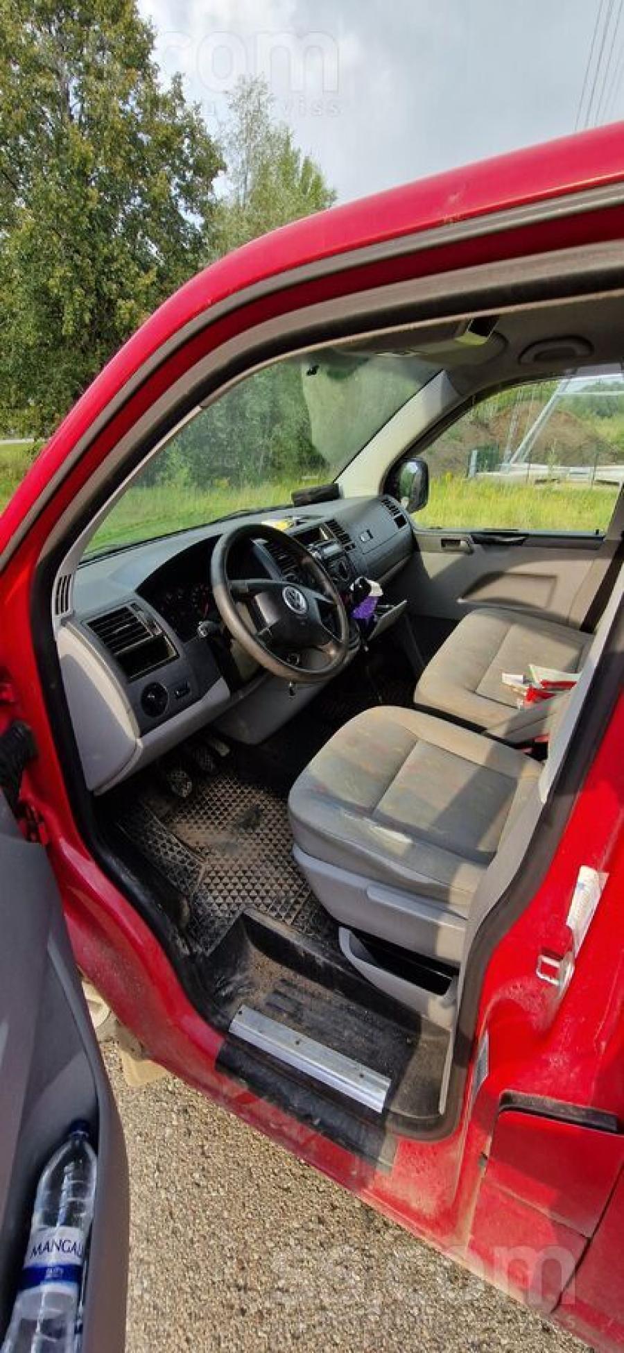 Red Volkswagen Transporter 2006 in Riga, with an engine capacity of 1.90 L and mileage of 425 thousand km for 3200 €, photo 7 on AUTOMOTO.COM.LV