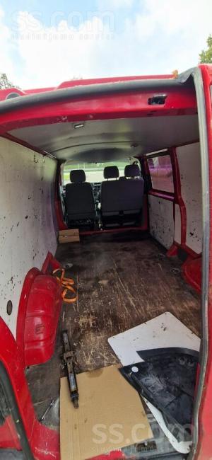 Red Volkswagen Transporter 2006 in Riga, with an engine capacity of 1.90 L and mileage of 425 thousand km for 3200 €, photo 11 on AUTOMOTO.COM.LV