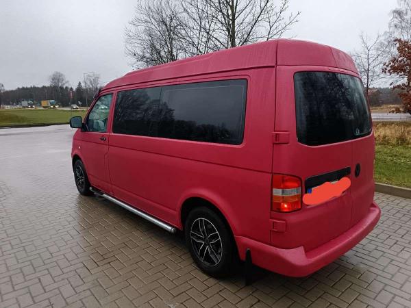 Red Volkswagen Transporter 2007 in Siauliai, with an engine capacity of 2.46 L and mileage of 400 thousand km for 5950 €, photo 6 on AUTOMOTO.COM.LV